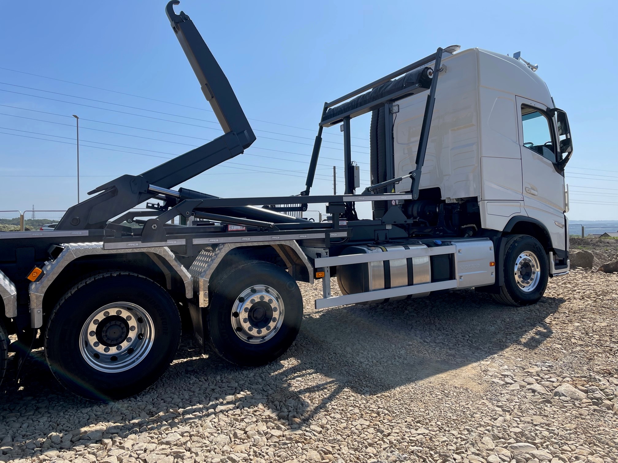 Volvo (2025) FH500 8x4 32T Hook Loader