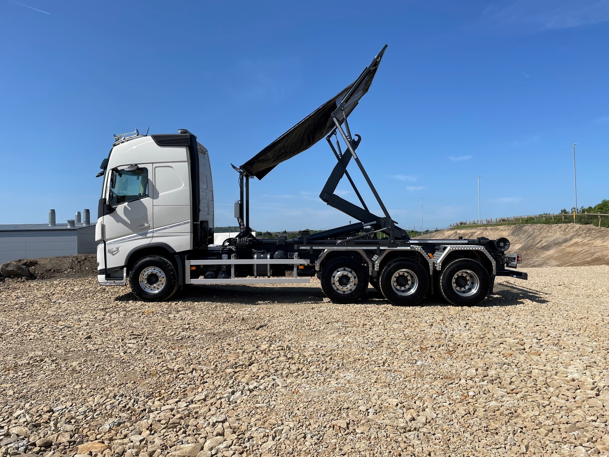 Volvo (2025) FH500 8x4 32T Hook Loader