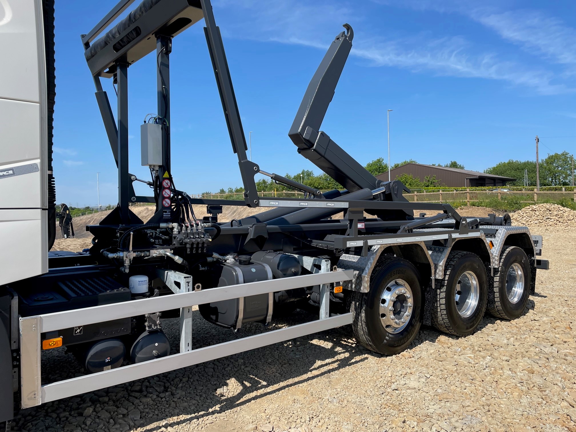 Volvo (2025) FH500 8x4 32T Hook Loader