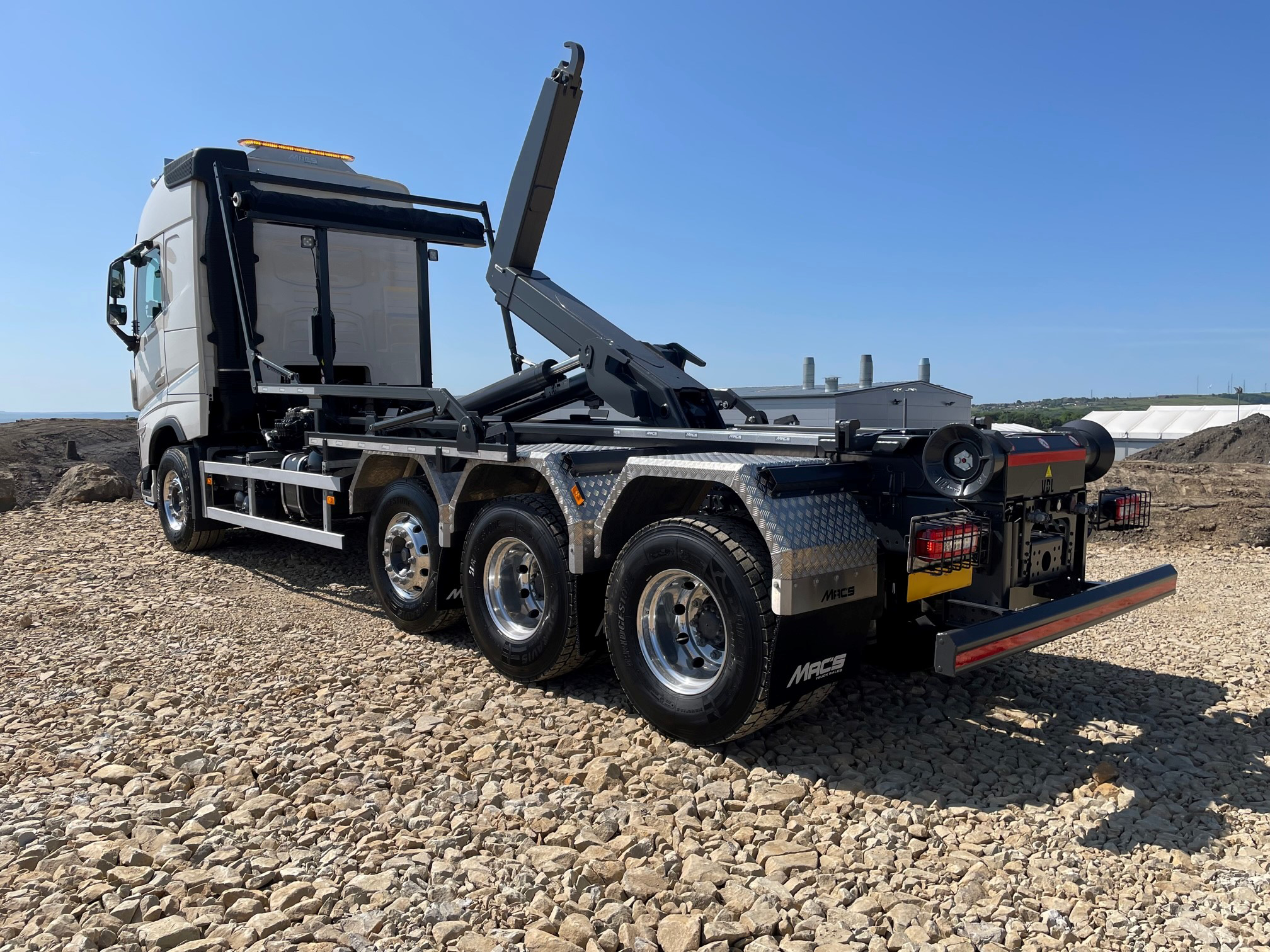 Volvo (2026) FH500 8x4 32T Hook Loader