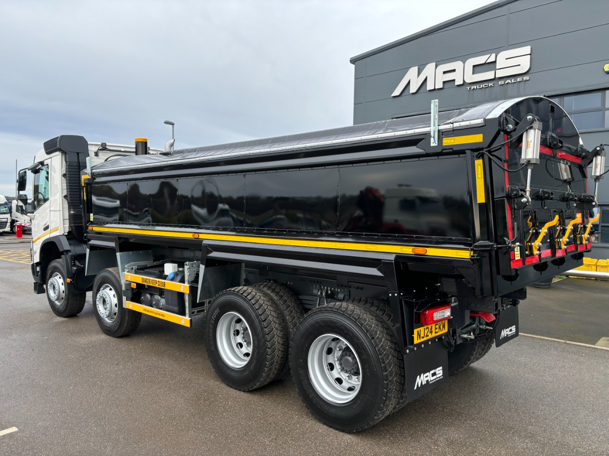 Volvo (2026) FMX 8x4 Insulated Tipper Drawbar