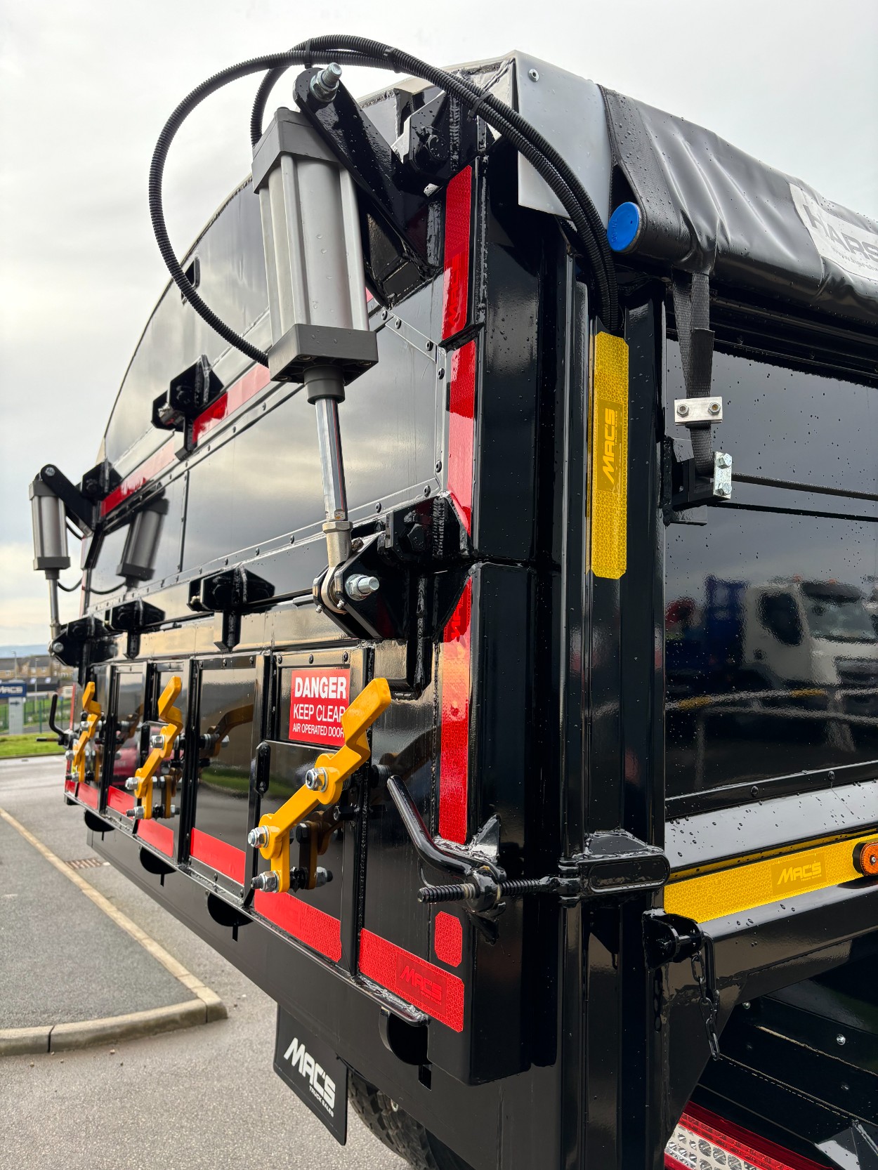 Volvo (2026) FMX 8x4 Insulated Tipper Drawbar