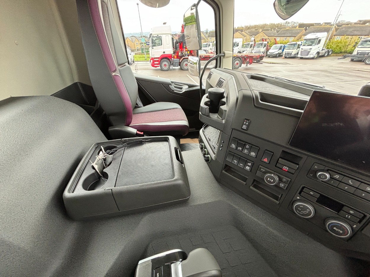 Volvo (2026) FMX 8x4 Insulated Tipper Drawbar