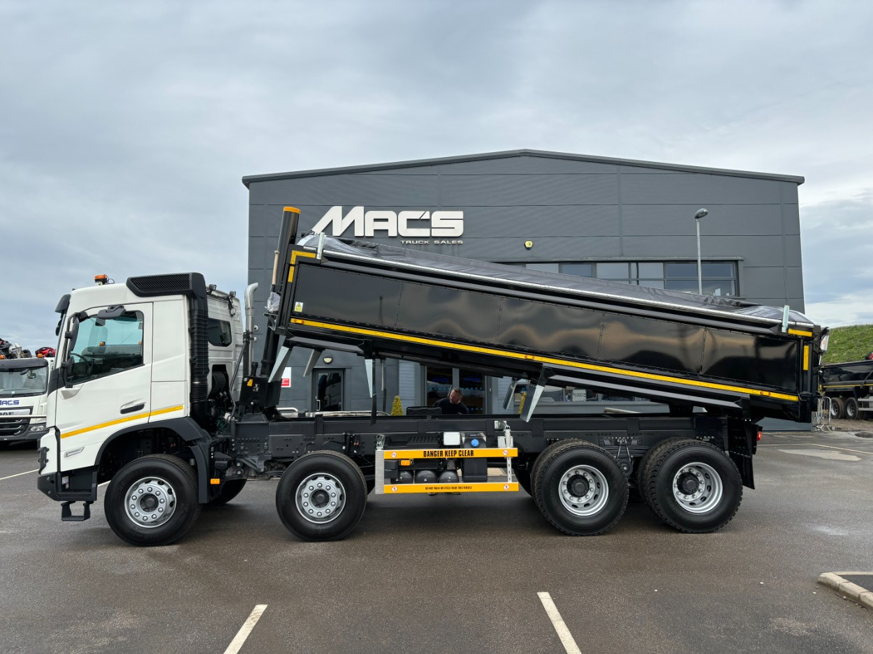 Volvo (2026) FMX 8x4 Insulated Tipper Drawbar
