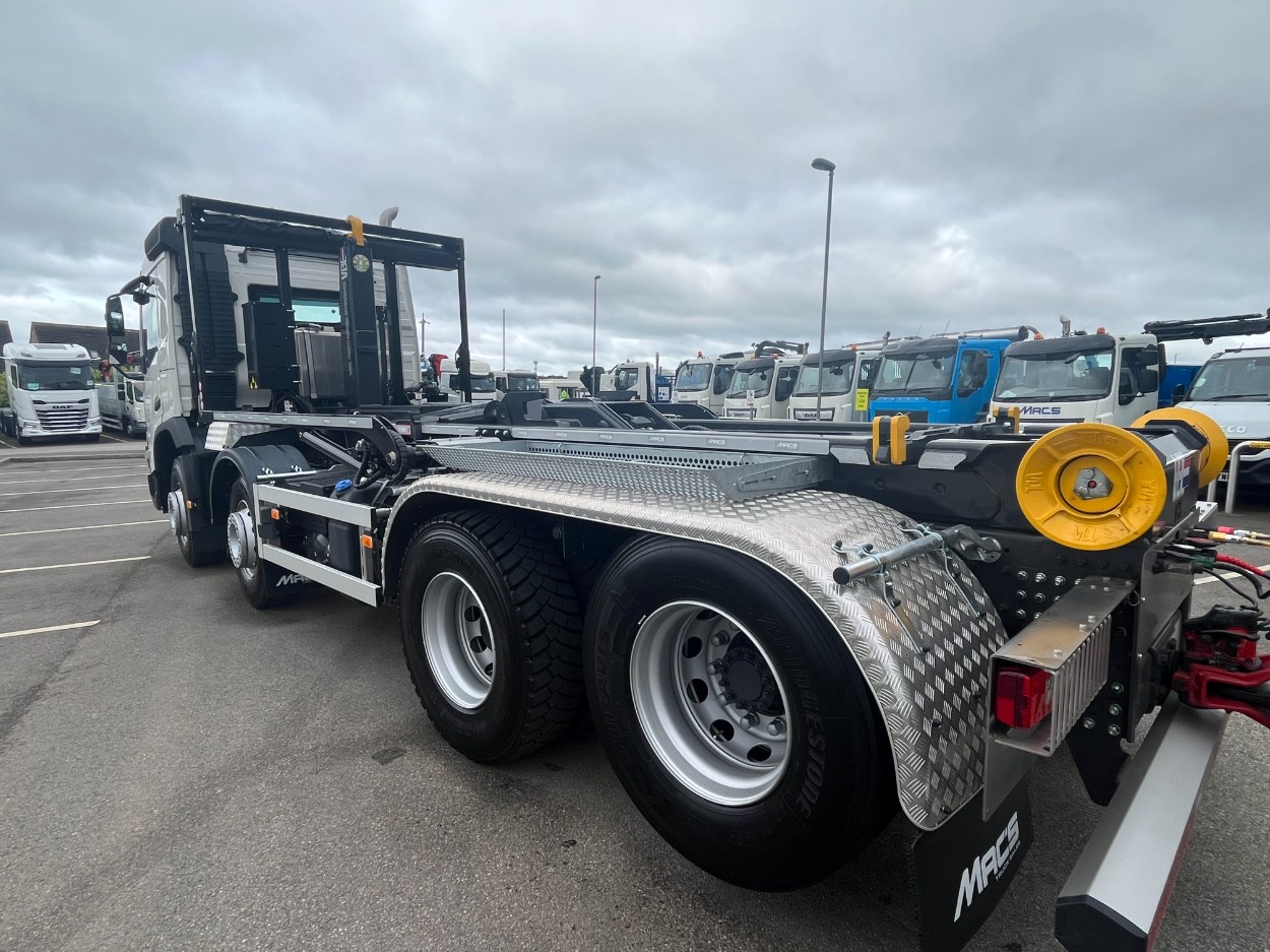 VOLVO (2026) FMX500 8x2 Hookloader with Muldoon Trailer