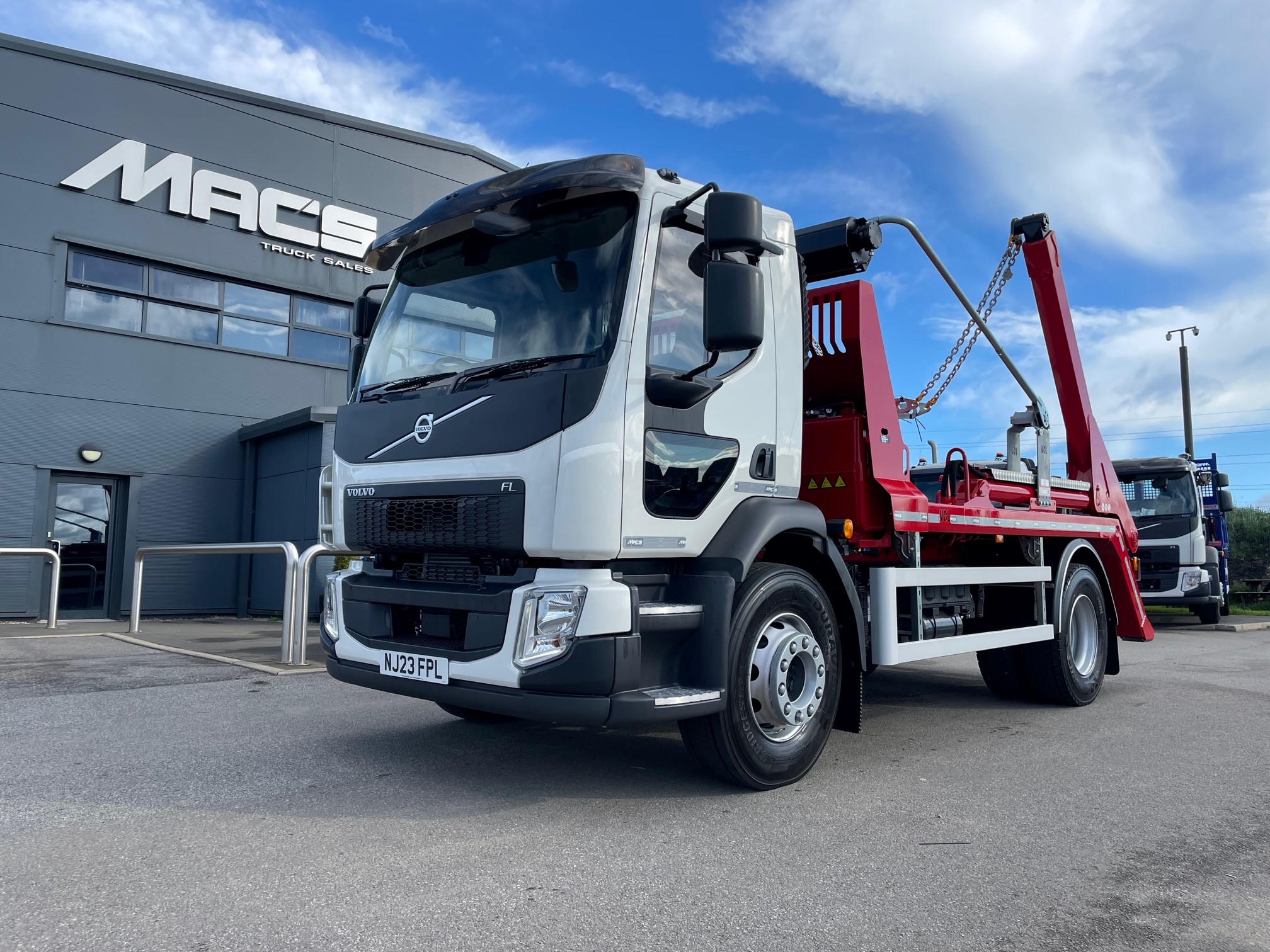 Volvo (2025)18T VDL SKIPLOADER