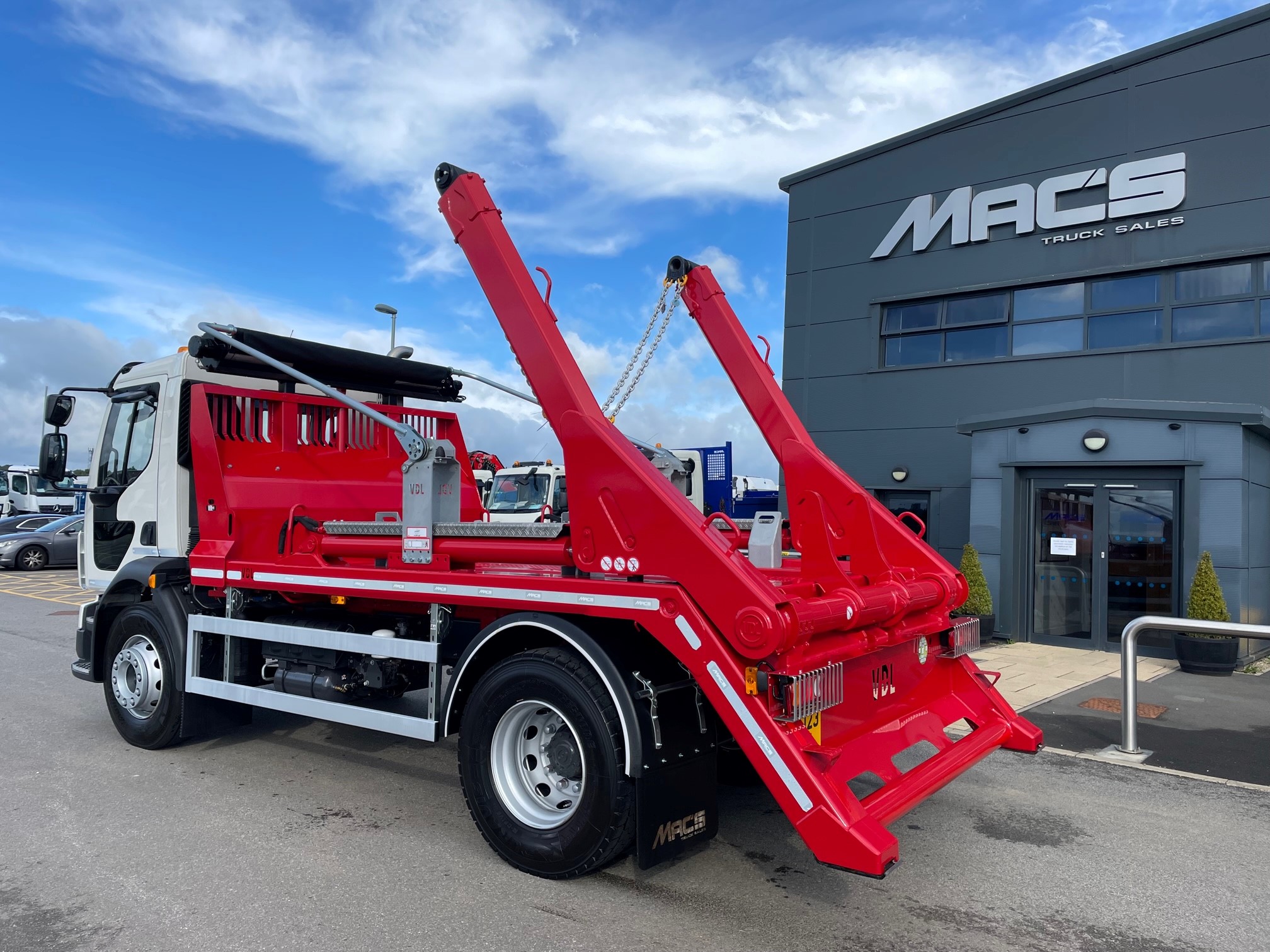 Volvo (2025)18T VDL SKIPLOADER