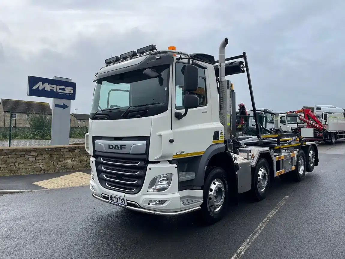 DAF (2023) 8x2 VDL Hookloader at Mac's Truck Sales