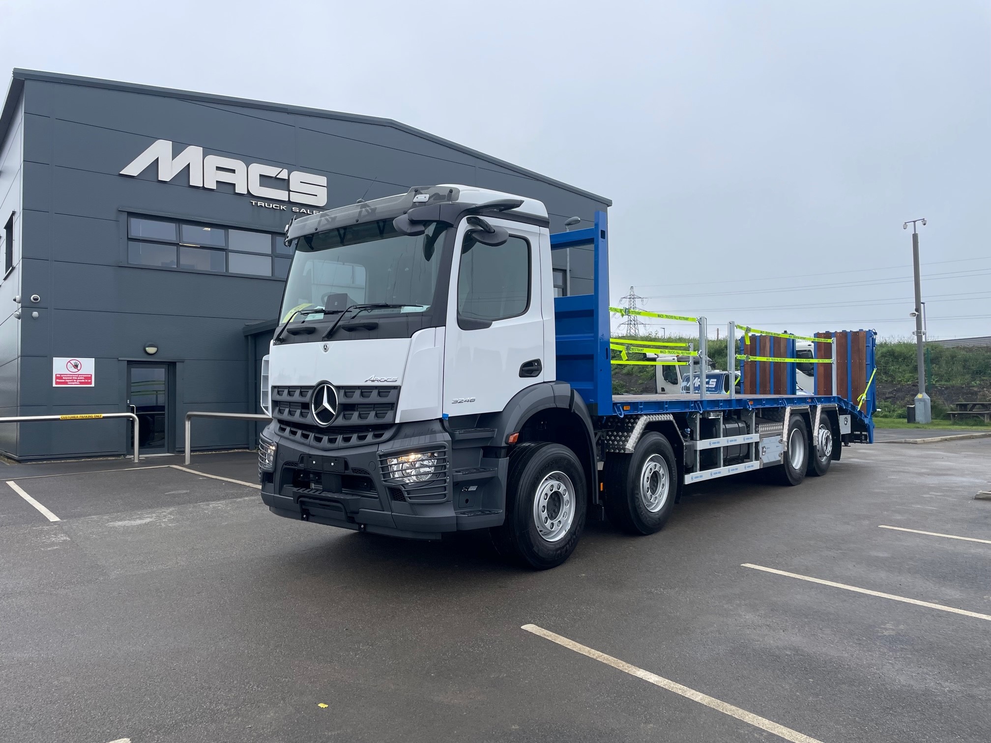 Mercedes (2026) Arocs 8x2 Beavertail