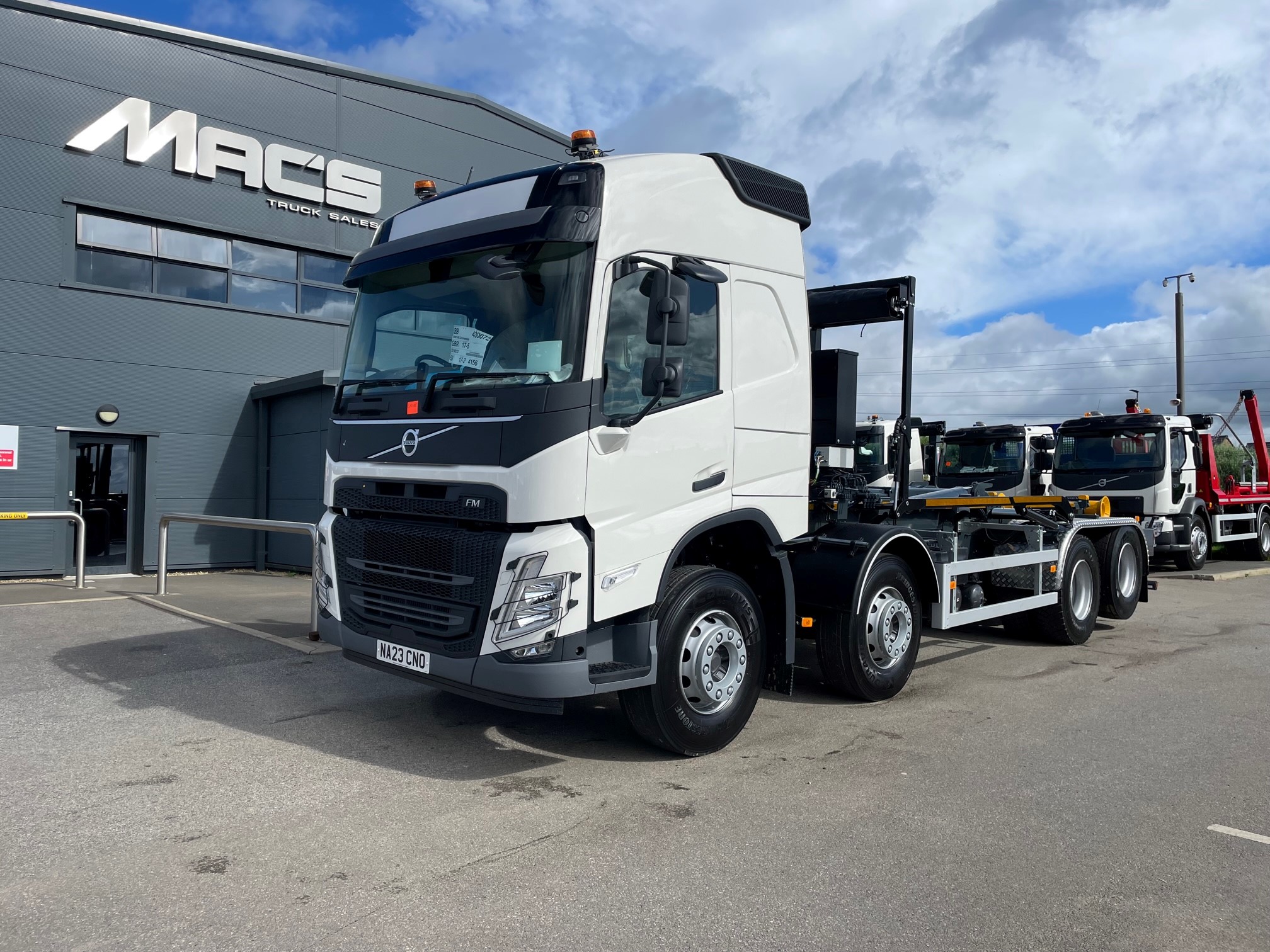 Volvo (2025) 8x2 FM Sleeper Hook