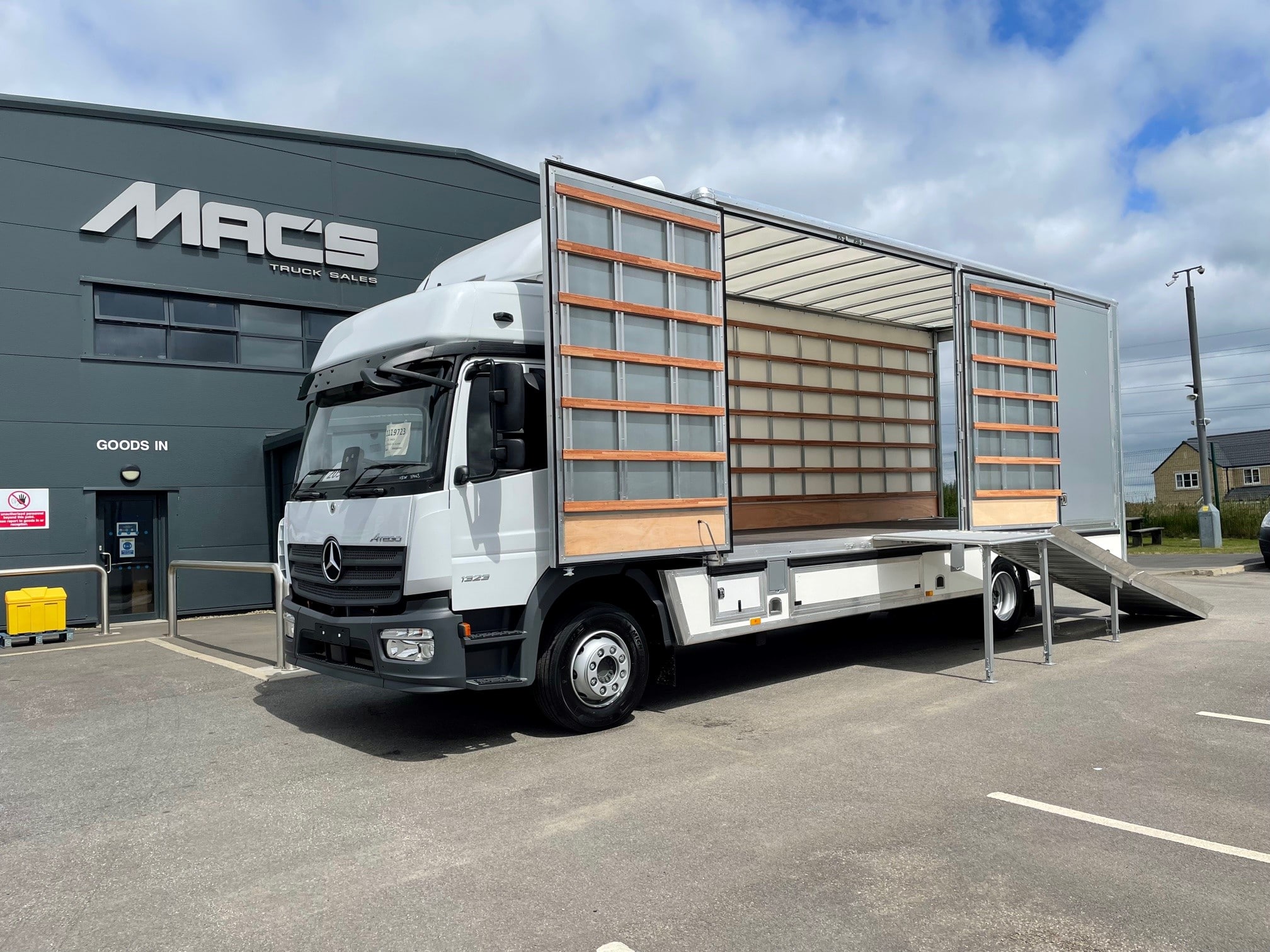 Mercedes Trucks For Sale | New & Used Mercedes Lorries