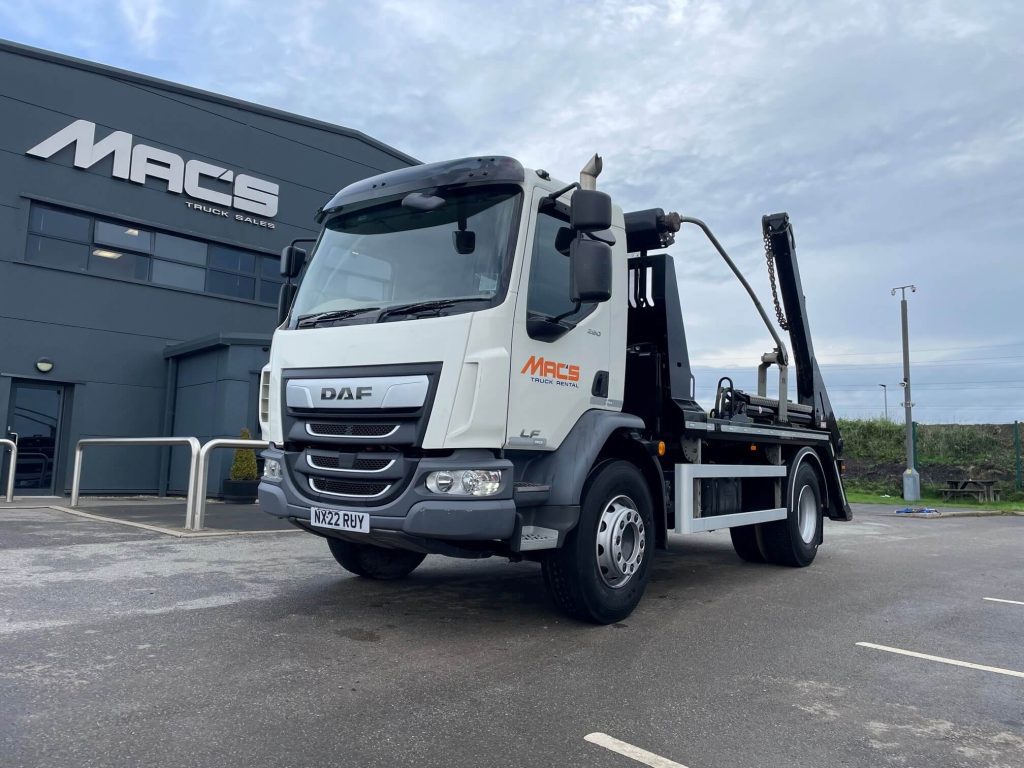 Iveco (2025) 180 4x2 7.2T VDL Skip Loader