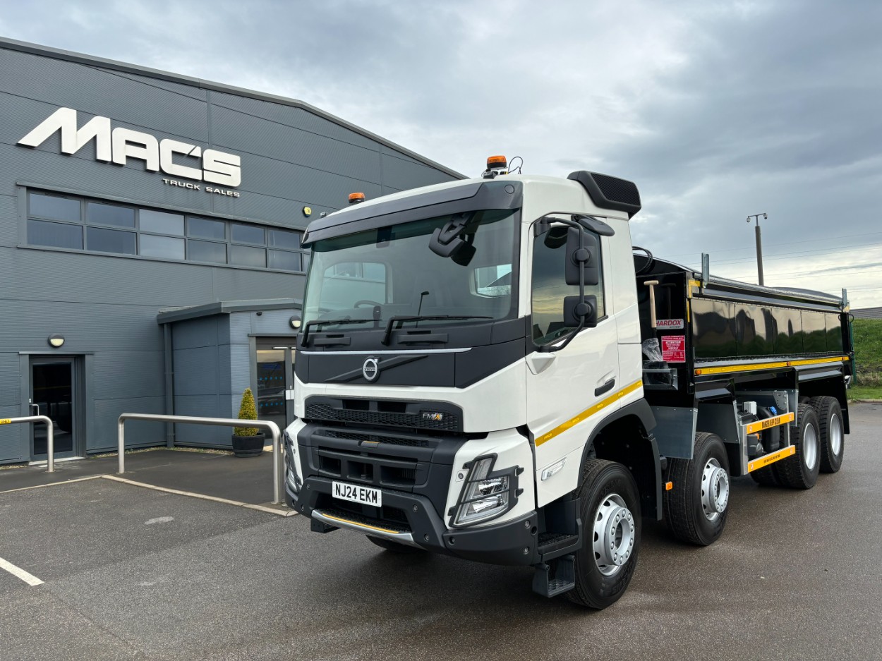 Volvo (2026) FMX 8x4 Insulated Tipper Drawbar