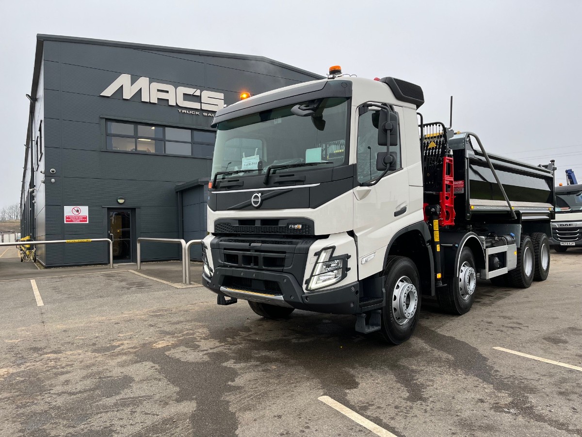 Volvo (2025) FMX 8x4 Tipper Grab