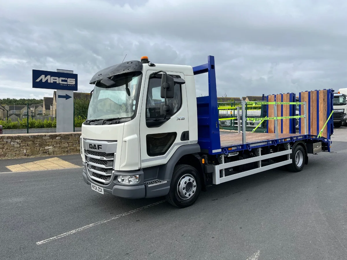 DAF (2025) XB210 4x2 12T Beavertail